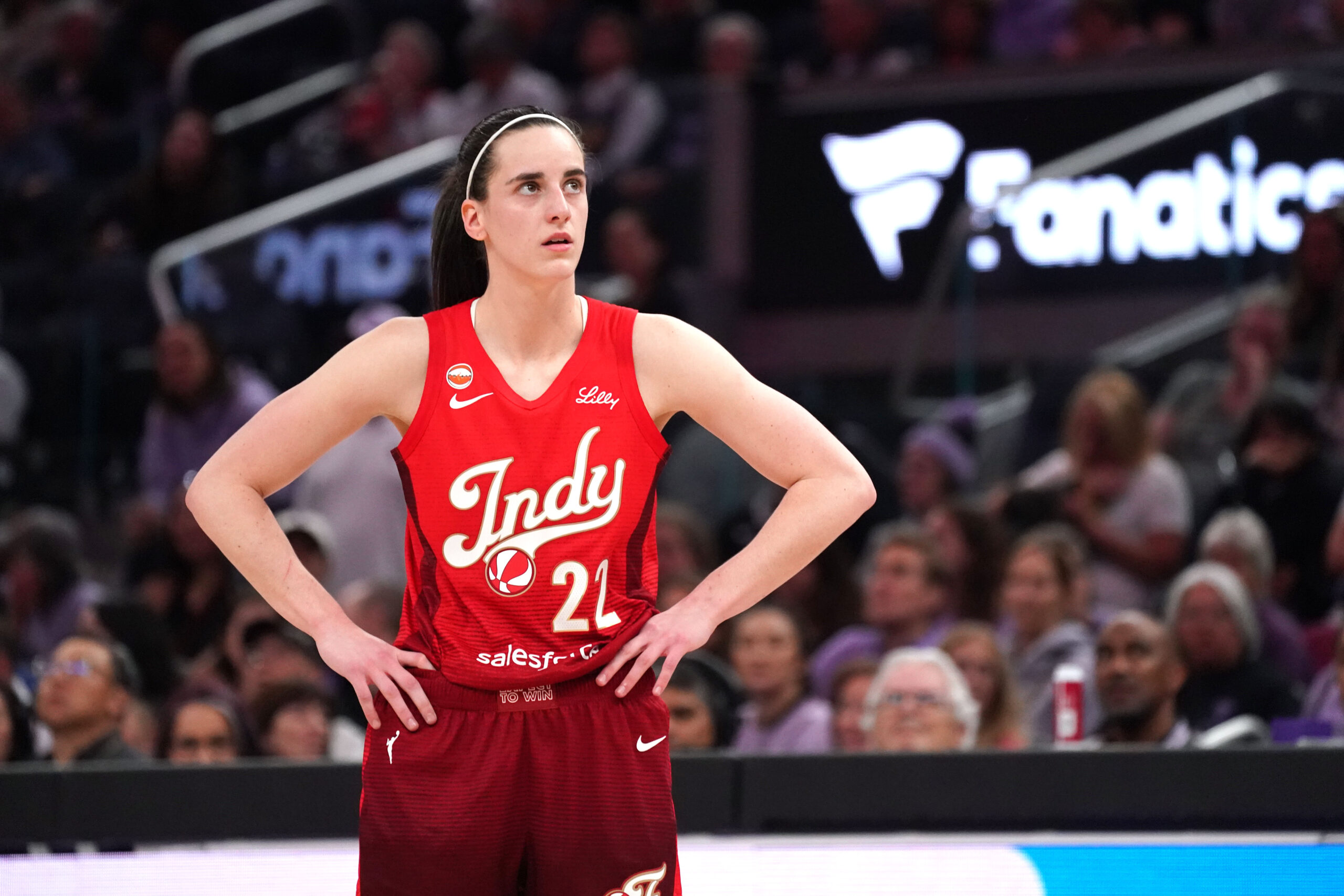Caitlin Clark’s behind-the-back assist during Fever-Tempo game is a ...