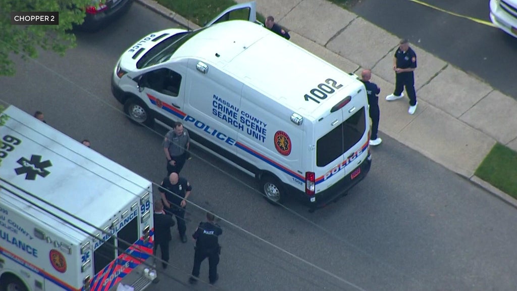 Large police presence in Massapequa after apparent fatal stabbing ...
