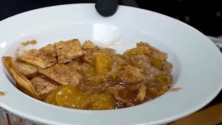 Juicy & delicious peach cobbler recipe! Super easy!