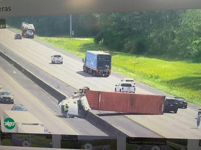 I-10 crash: Overturned tractor-trailer blocks multiple lanes