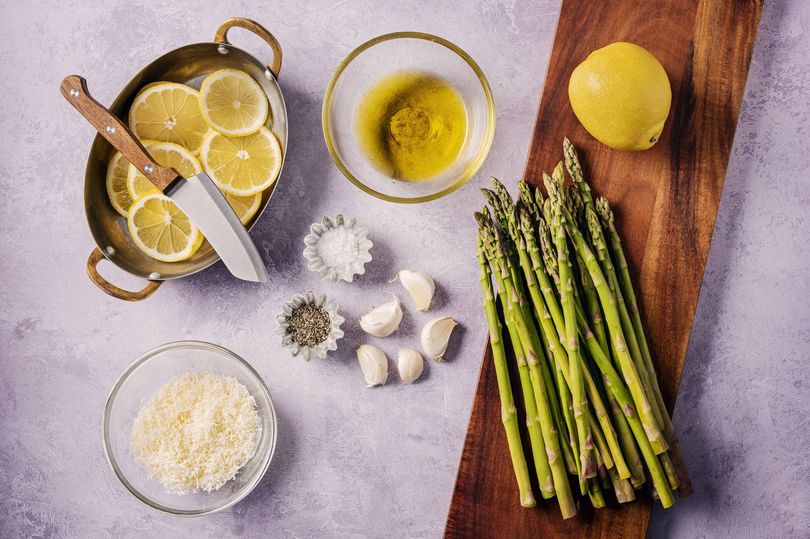 Asparagus is tastier when you coat it in 2 ingredients before cooking ...