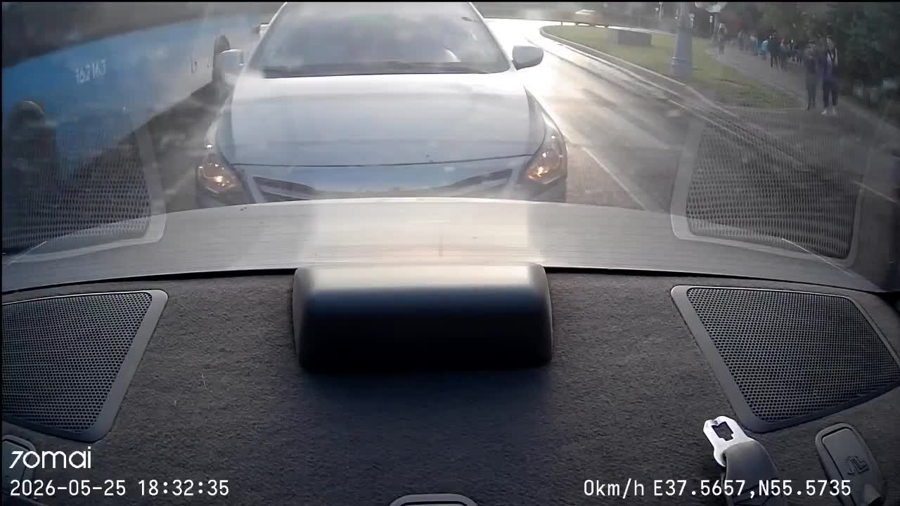 Delivery rider struck by car at pedestrian crossing in Moscow, Russia