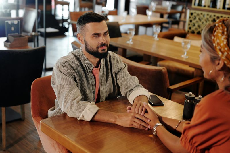 13 small dating habits that give men the ick