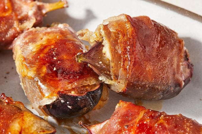 Prosciutto-wrapped figs in a blanket