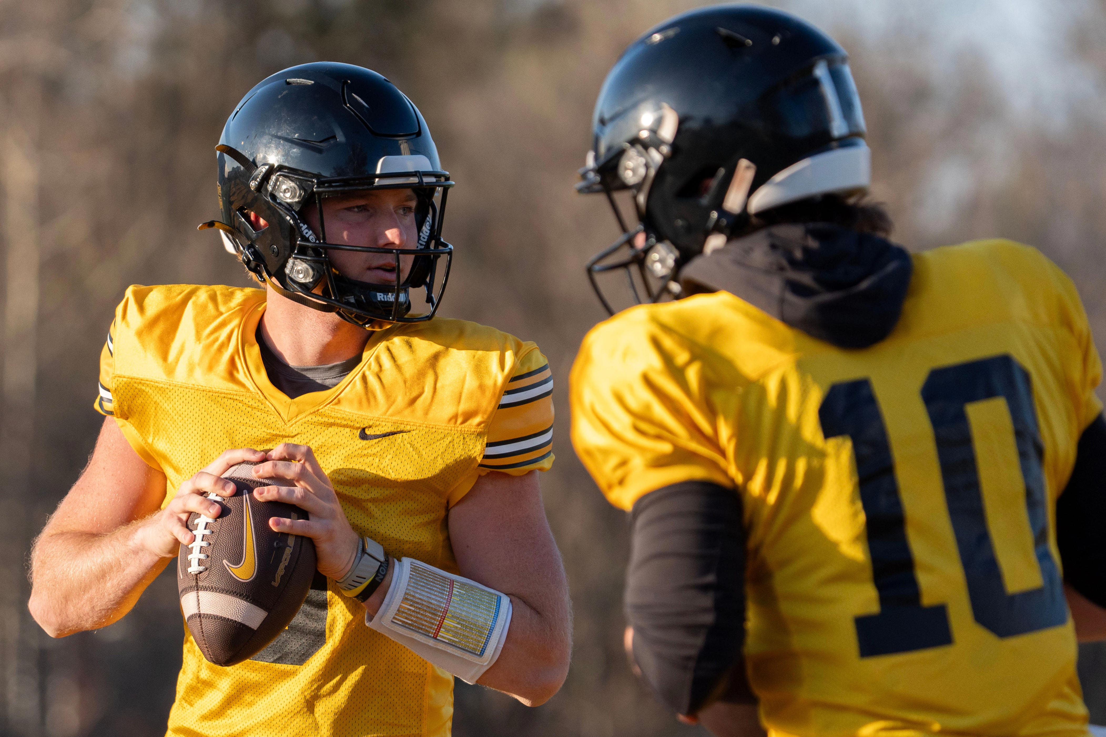 Post-spring updates on pair of 'neck and neck' Big Ten QB battles
