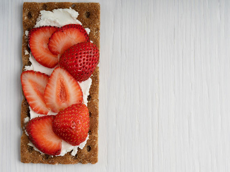 I found the easiest 5-minute strawberry dessert in a vintage cookbook