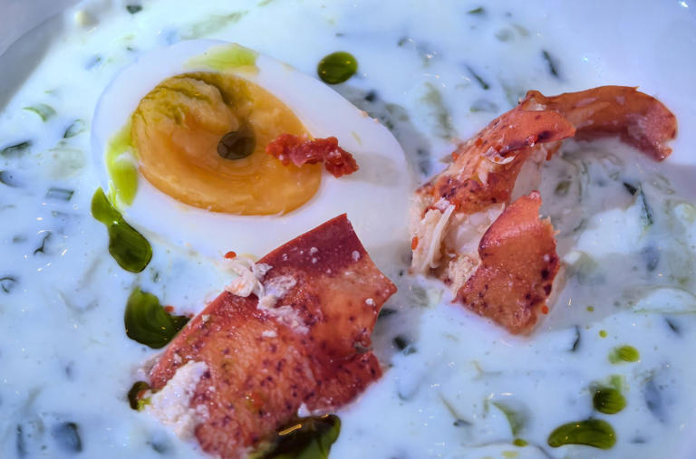 Jedyna taka restauracja w Warszawie. Zawisła 50 metrów nad ziemią ...