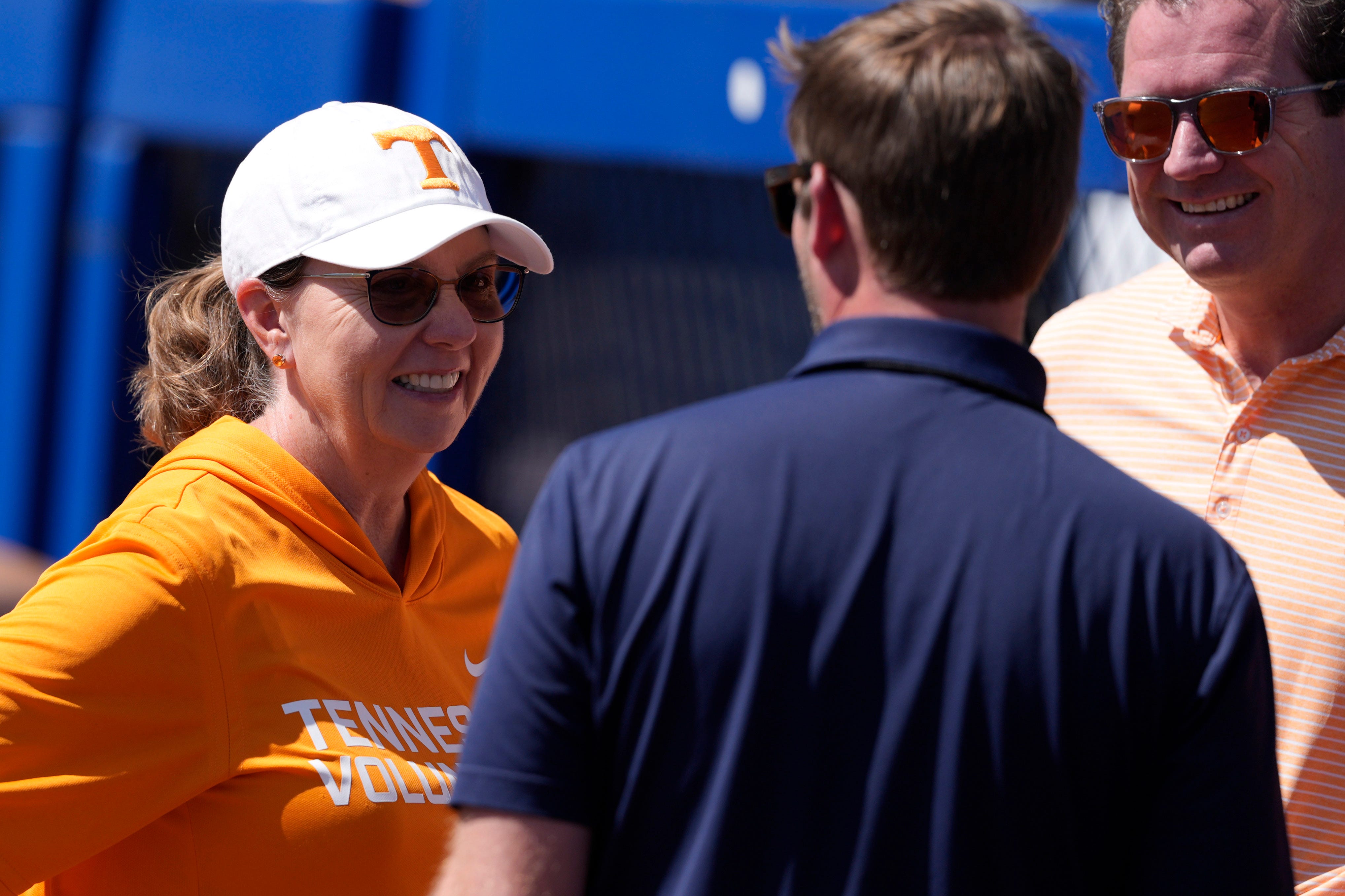 Why Karen Weekly didn't start Karlyn Pickens for Tennessee vs Texas in WCWS
