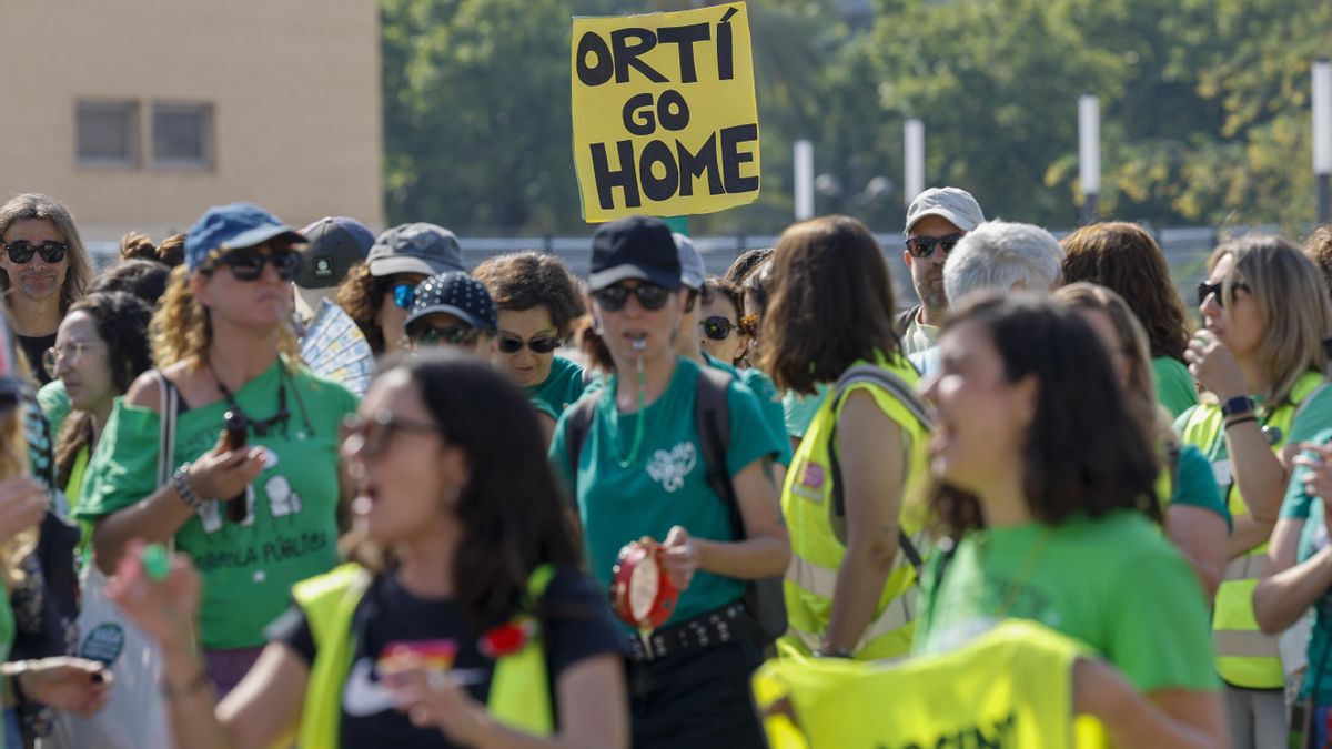 La UV y la UJI expresan su apoyo a la docente agredida y piden avances ...