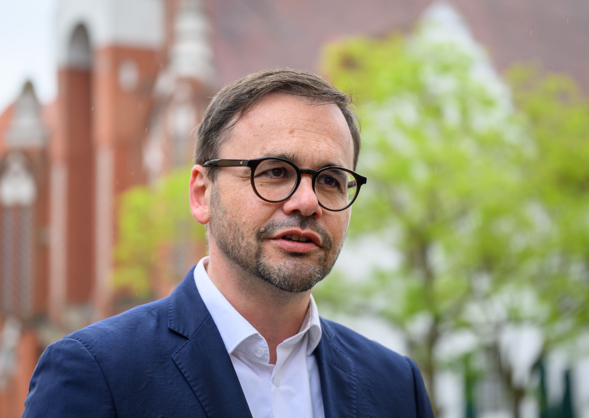 «Unsichtbare Keile»: Verfassungsschutz warnt vor KI-Chatbots