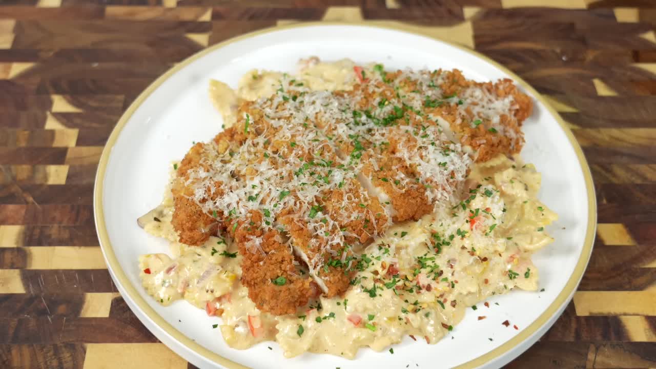 Make Cheesecake Factory's chicken pasta at home!