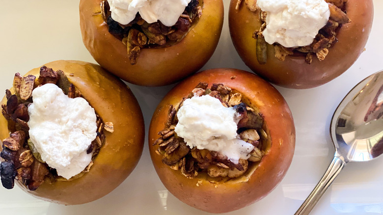 Easy baked cinnamon apples