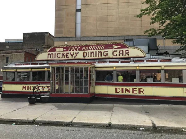 16 red flags to watch for when choosing a local diner