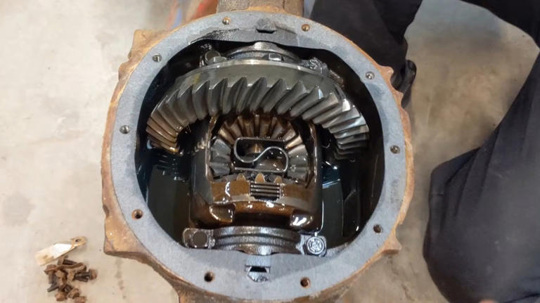 What are the differences between locking and limited-slip differentials?