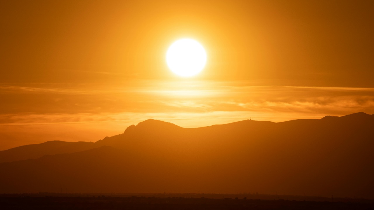 A heat dome is rebuilding across the Desert Southwest and Plains this ...