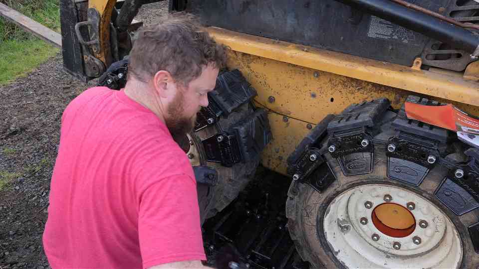 Adding tire tracks to the Cat 216 skid steer