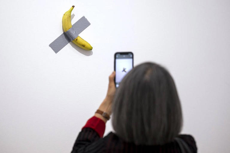 French museum reports theft of arty banana