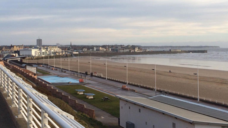 Mystery device found on beach 'not ordnance'