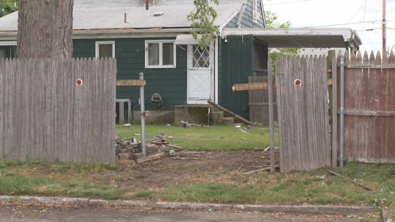 Pawtucket man accused of DUI, child endangerment after crashing into fences