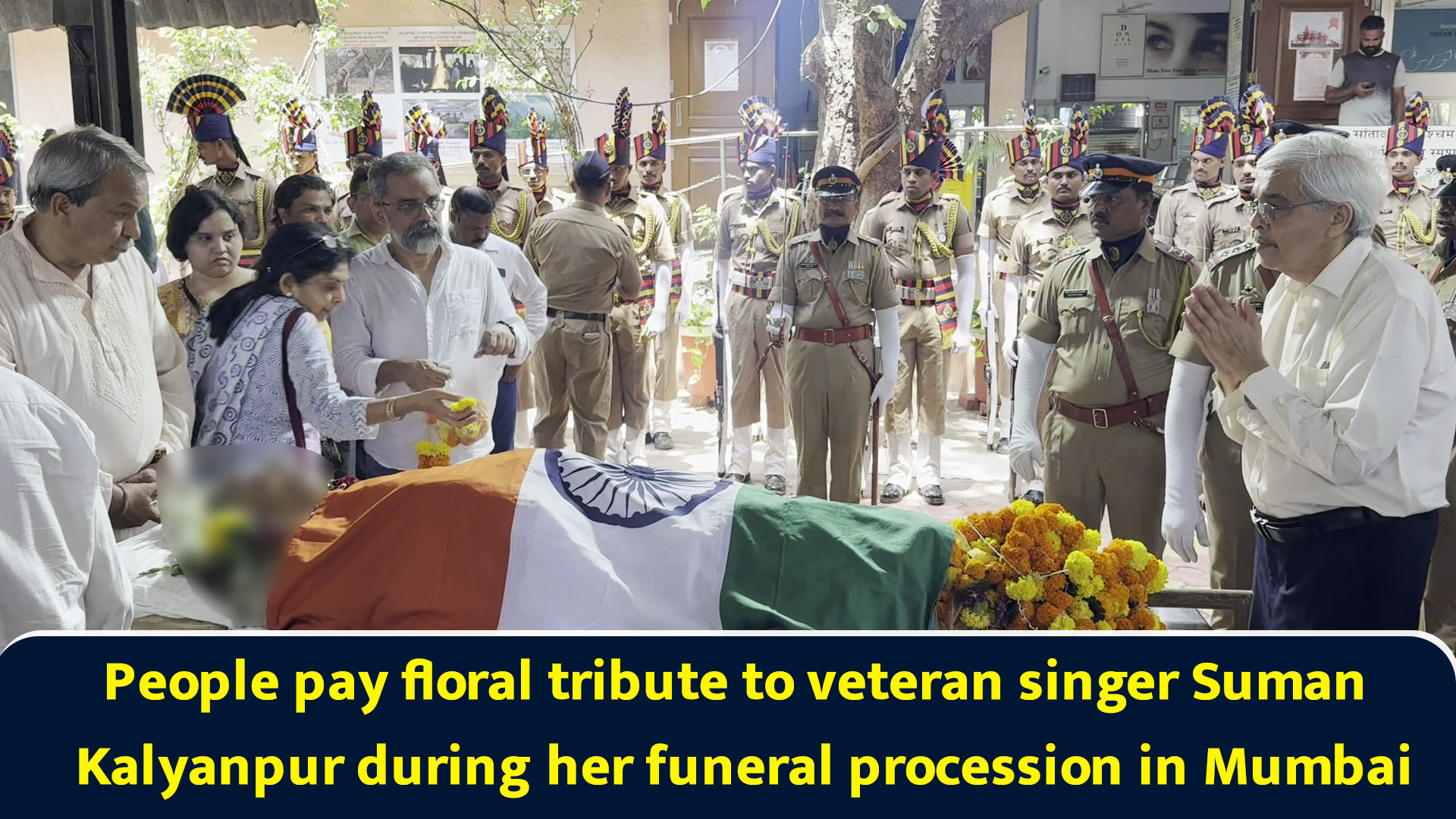 People pay floral tribute to veteran singer Suman Kalyanpur during her ...