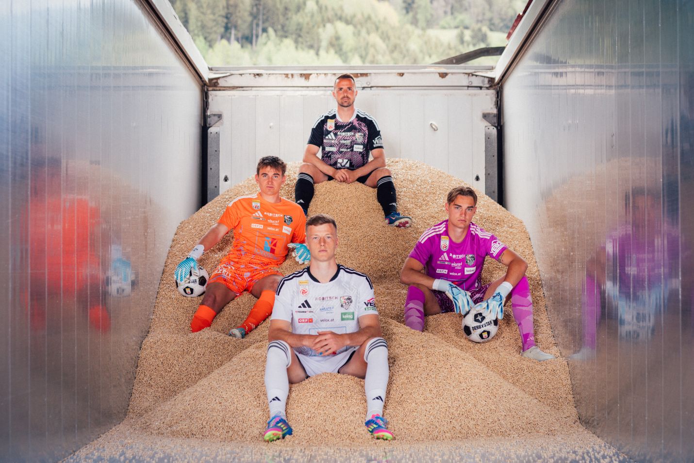 RZ Pellets WAC präsentiert neue Trikots für die Saison 2026/27