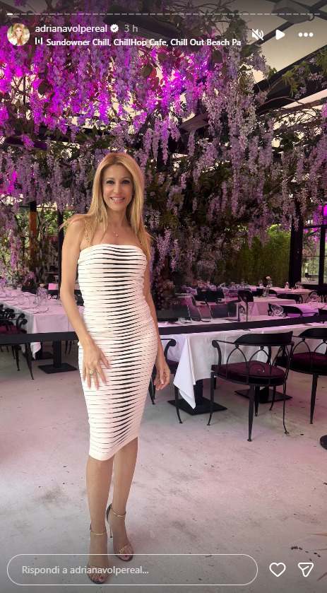 Adriana Volpe festeggia 53 anni. L'outfit, la location, gli invitati ...