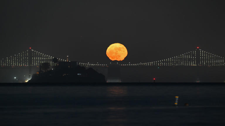 May's blue moon wows stargazers worldwide — see stunning photos of the ...