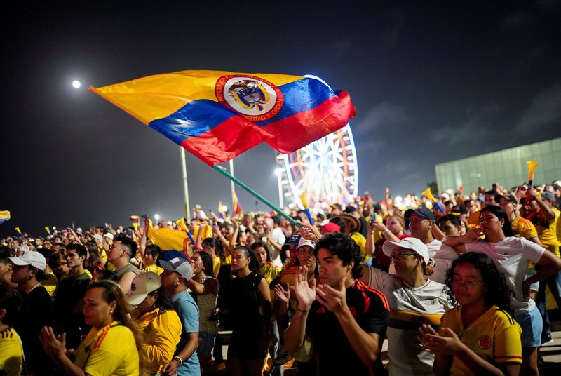 Right-wing lawyer De La Espriella, leftist senator Cepeda set for ...