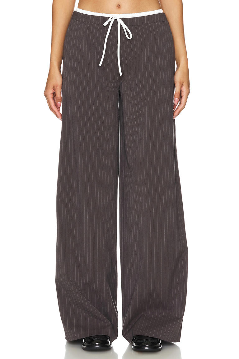 This is what to wear with the boring pant trend it girls love
