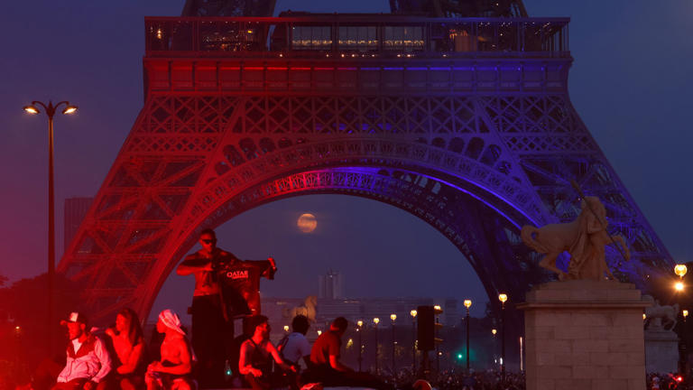 May's blue moon wows stargazers worldwide — see stunning photos of the ...