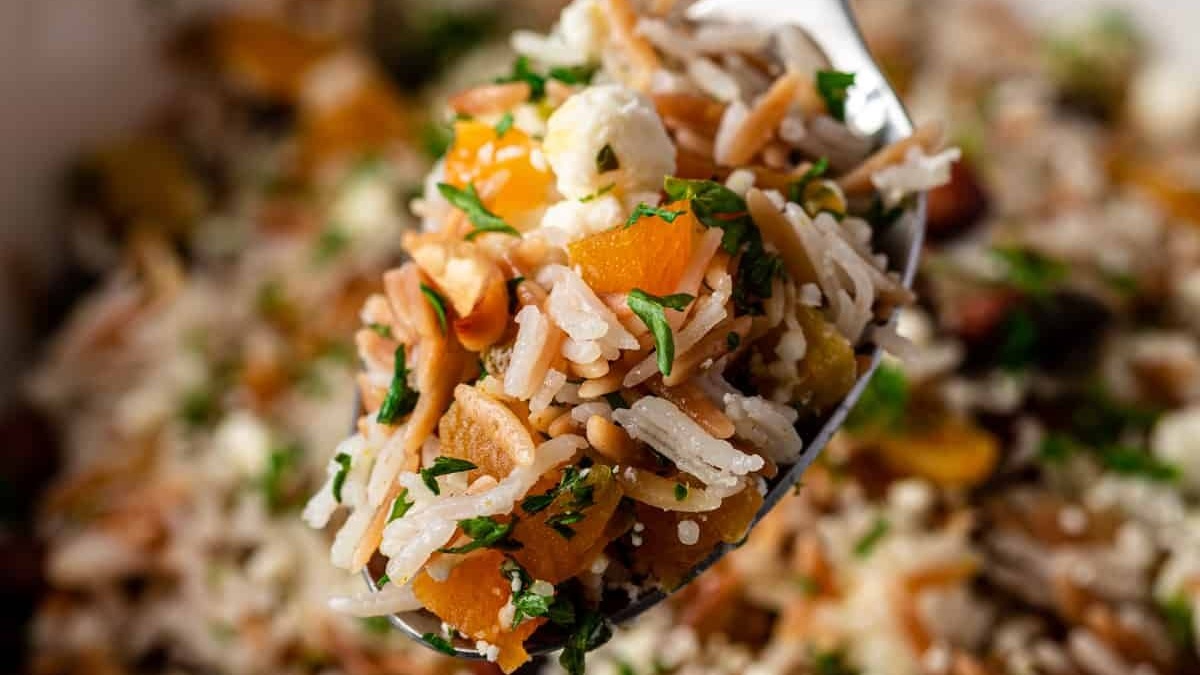 The Mediterranean Rice Dish Thats Turning Simple Ingredients Into a ...