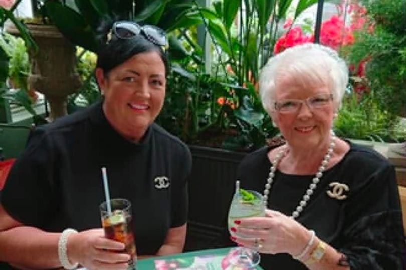 Heartwarming tributes to Edinburgh pub landlady who 'deserves to be ...