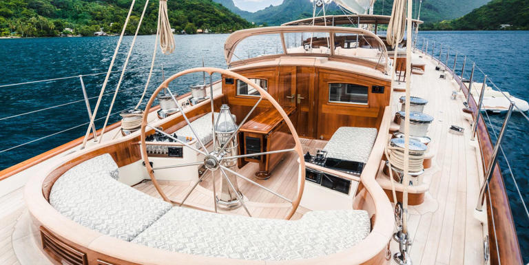 This Hawaiian racing yacht blends indigenous craftsmanship with Gatsby ...