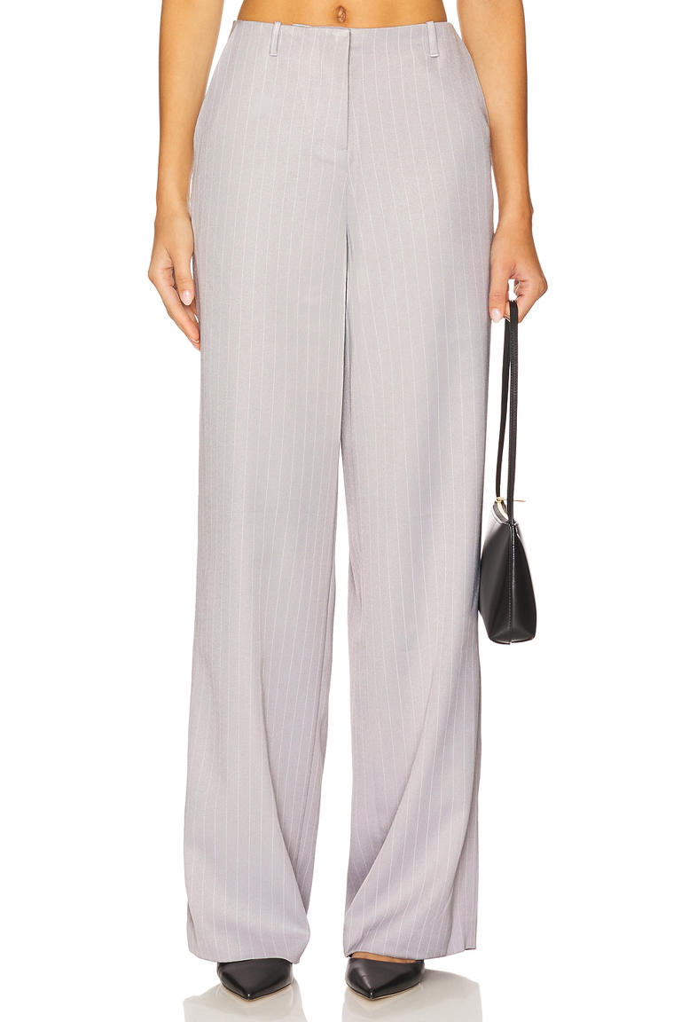 This is what to wear with the boring pant trend it girls love