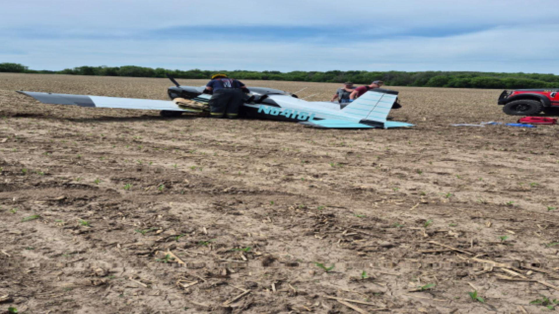 Pilot hurt after plane crashes in field in Polk County