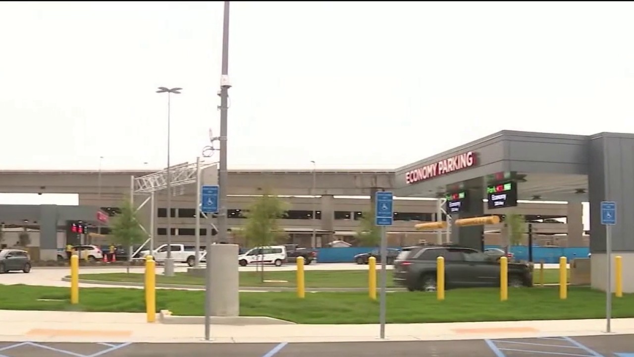 New airport parking deck has 6,400 spaces
