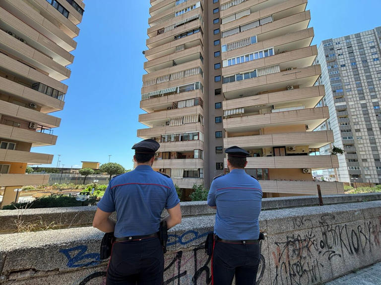 Napoli, donna trovata morta al Centro Direzionale: è la 22enne ...