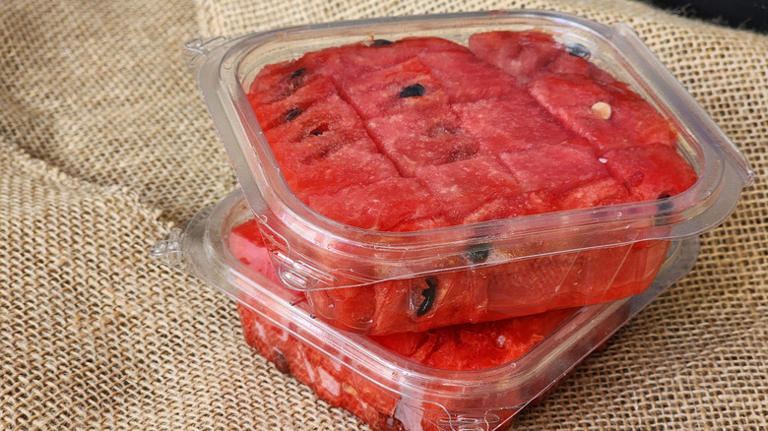 Keep cut watermelon fresh for a week with this type of food container