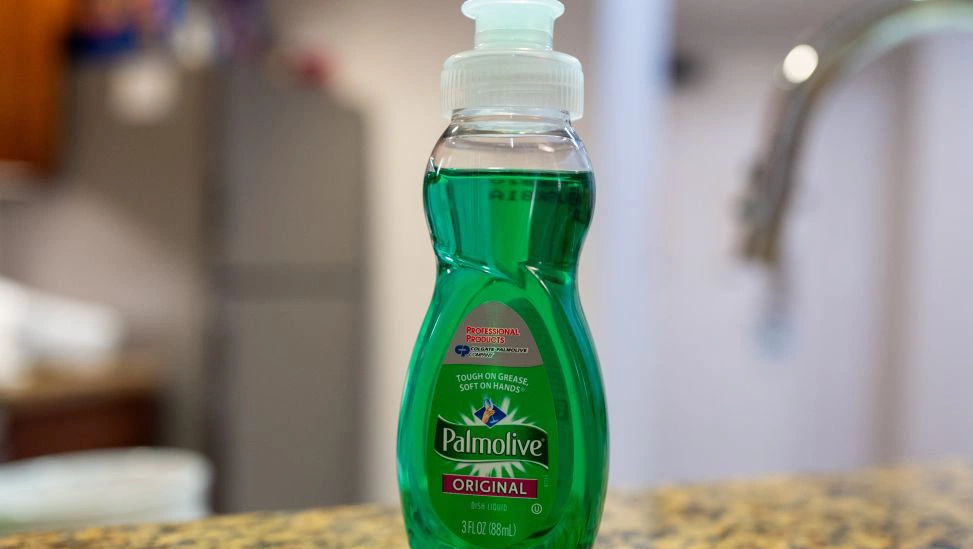 Pro cleaner's dish soap hack goes viral with 5.7M views