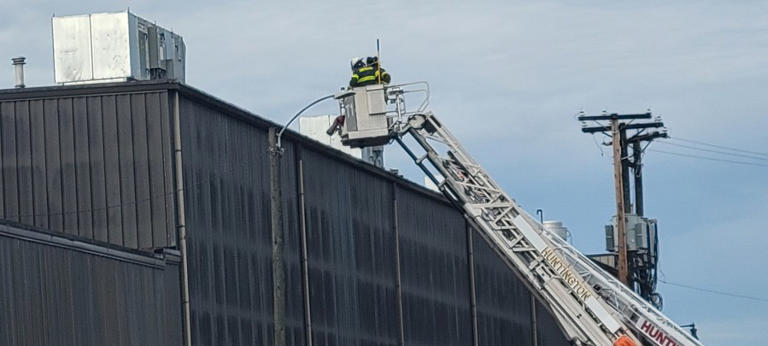 Crews respond to fire at Huntington bakery