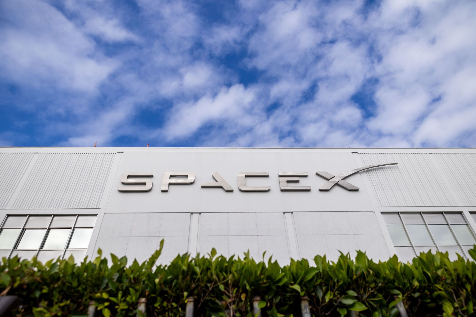 SpaceX reserves up to 5% of IPO stock for staff and friends