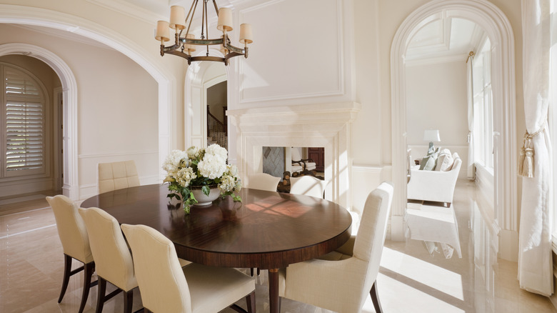 16 gorgeous dining room window treatments that will perfect your space