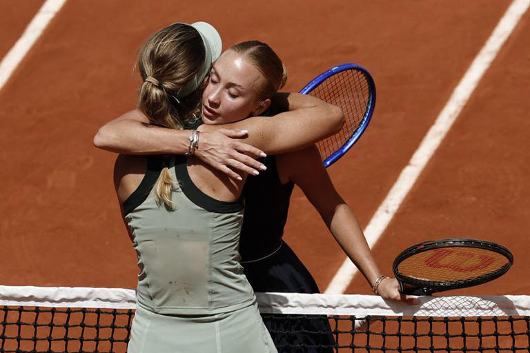 Tennis-Kalinskaya holds nerve to beat Potapova, reach Paris quarter-finals