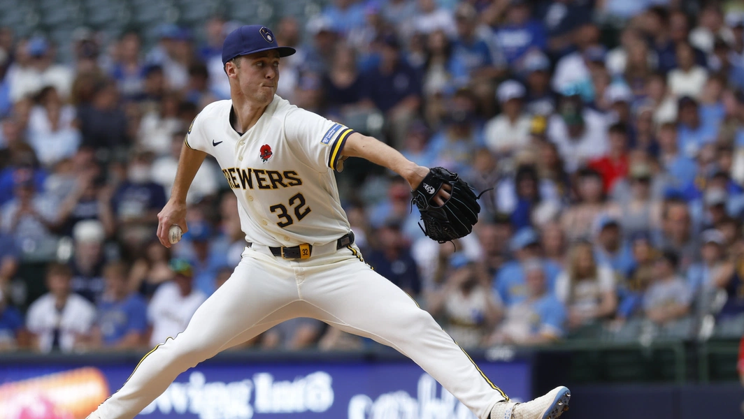 Brewers surge to NL Central lead after dominant May