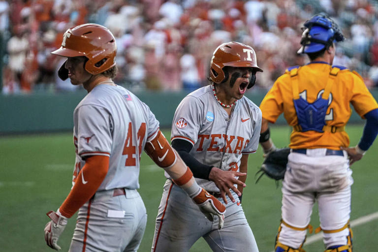 Texas Longhorns face the Oregon Ducks in NCAA baseball super regional ...