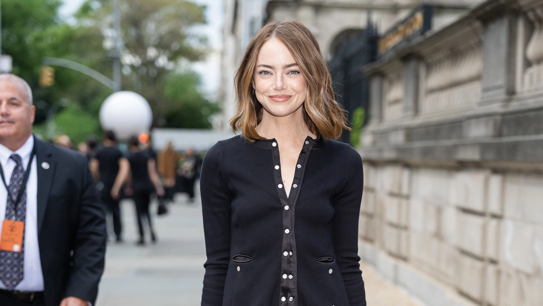 Emma Stone's minimalist Louis Vuitton look blends elegance and streetwear