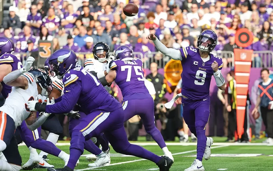 Ben DiNucci criticizes JJ McCarthy’s attitude amid Vikings QB race