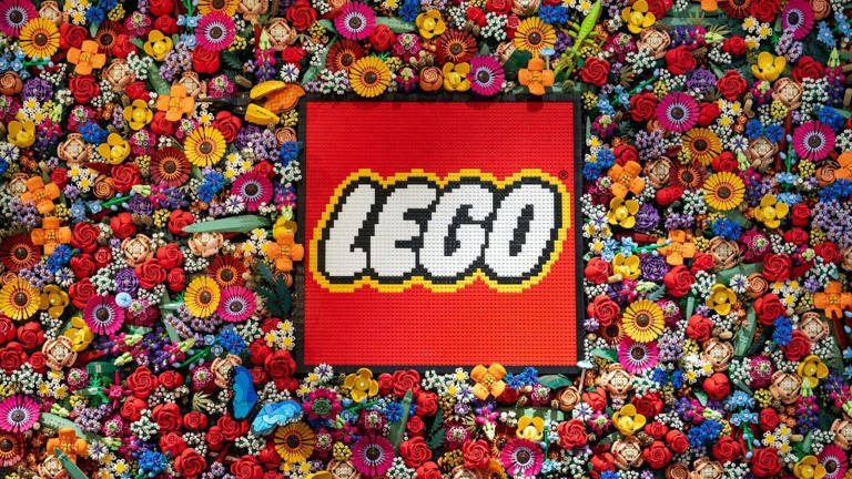 Un fan LEGO transforme le Millennium Falcon en cuirassé Warhammer 40K