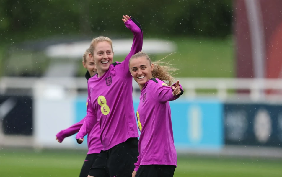 England replace Williamson and Keating with Fisk and Baggaley