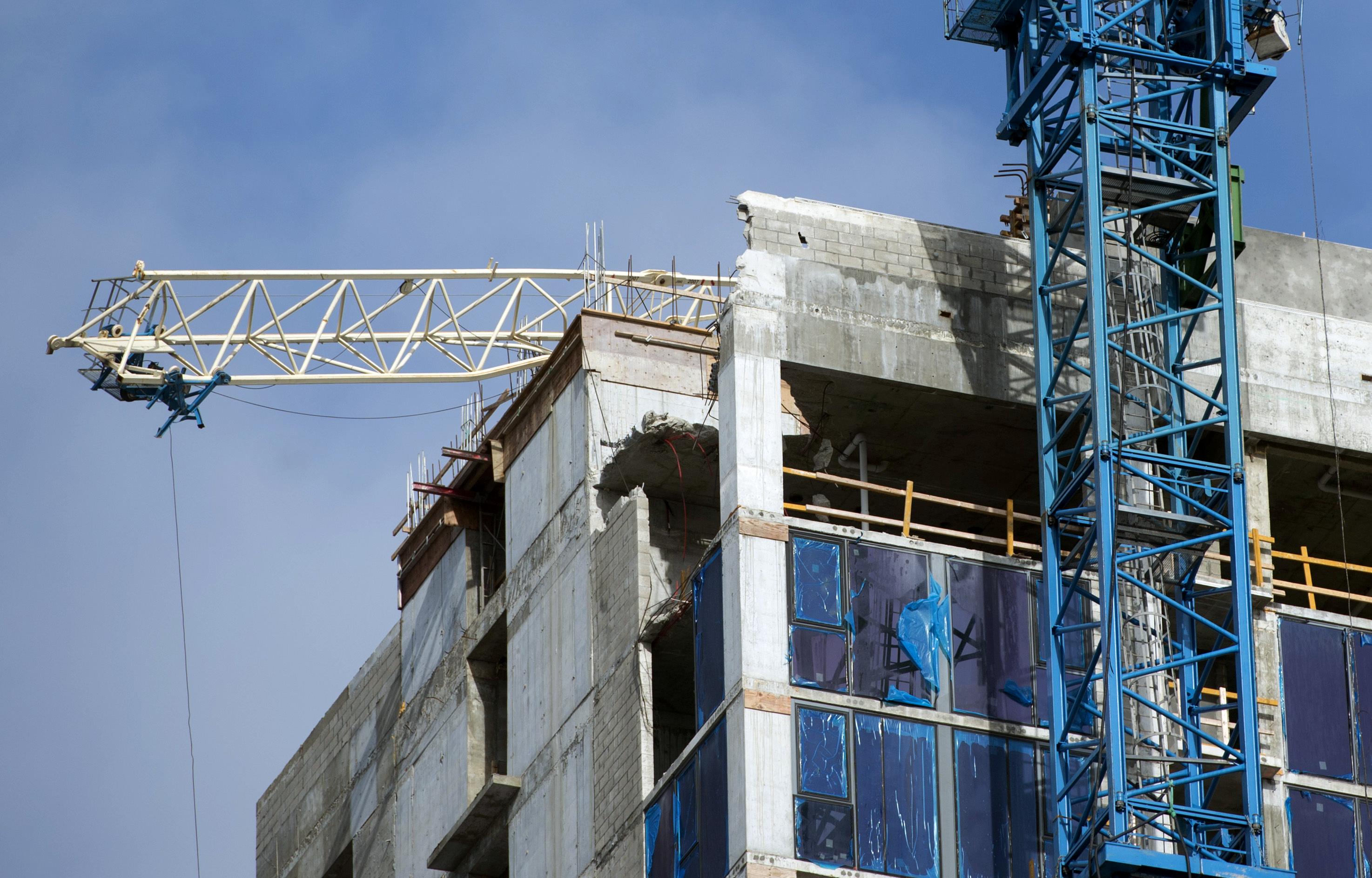 New law mandates building crane safety guidelines during hurricanes